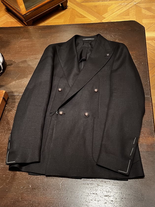 都会的なブラックリネン。〈TAGLIATORE〉|ビームス ハウス 都会的なブラックリネン。〈TAGLIATORE〉|ビームス ハウス