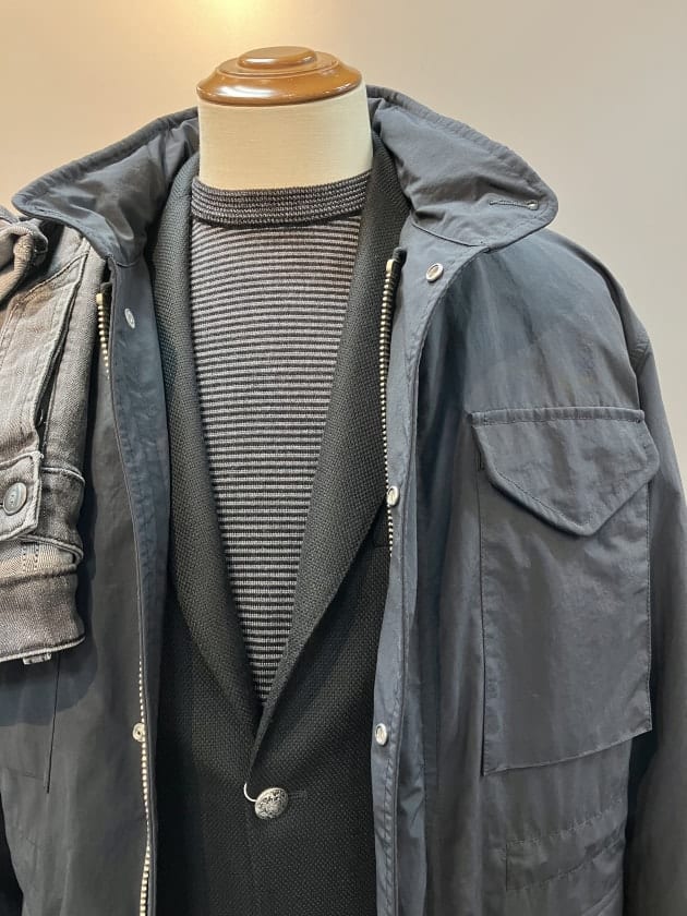 Belvest〉ブラックのポップサック生地が目を引く別注のブレザー Belvest〉ブラックのポップサック生地が目を引く別注のブレザー