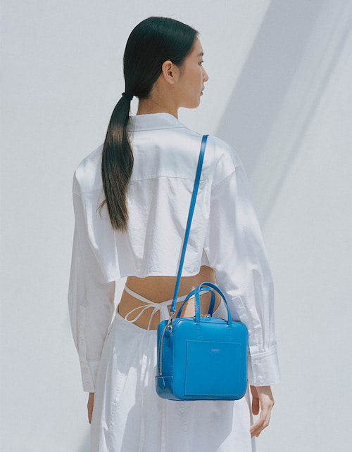 都会的なデザインが人気のバッグブランド〈YAHKI〉のポップアップショップを開催｜BEAMS